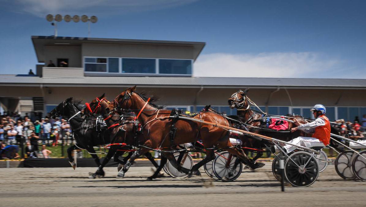 2018 BATHURST GOLD CROWN CARNIVALTOUR - Harnessbred.com